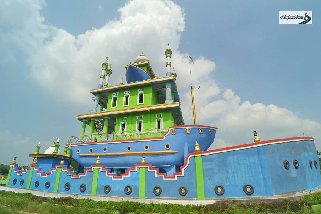 Misteri Masjid Kapal Bosok: Ziarah Unik di Tengah Sawah Banten
